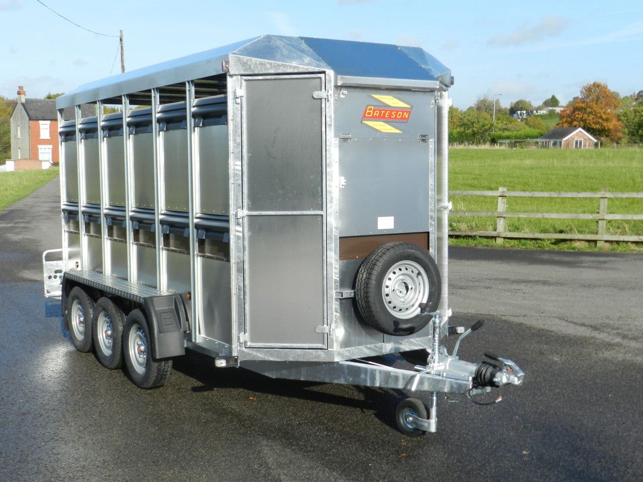 Pro Livestock Trailer - Bn.ES337C 14' x 5'8" x 6' with cattle divider